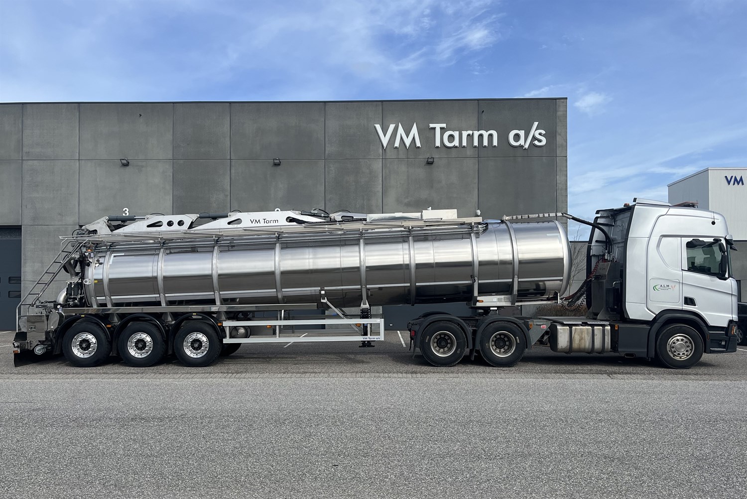 Liquid manure tankers and trailers | VM Tarm a/s