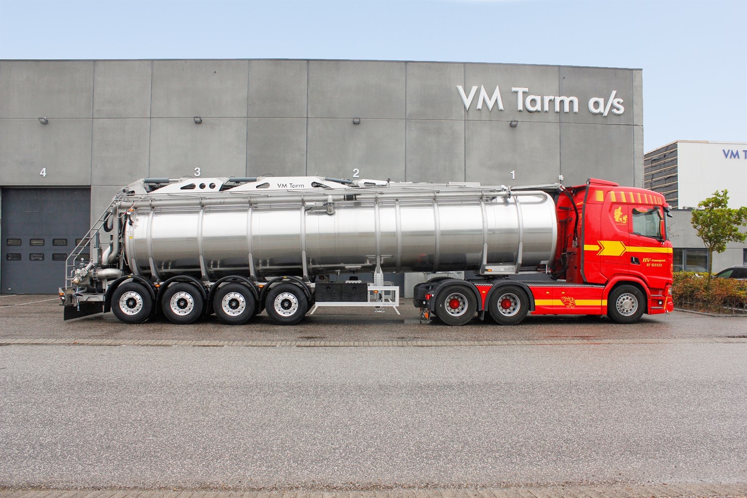 Liquid manure tankers and trailers | VM Tarm a/s